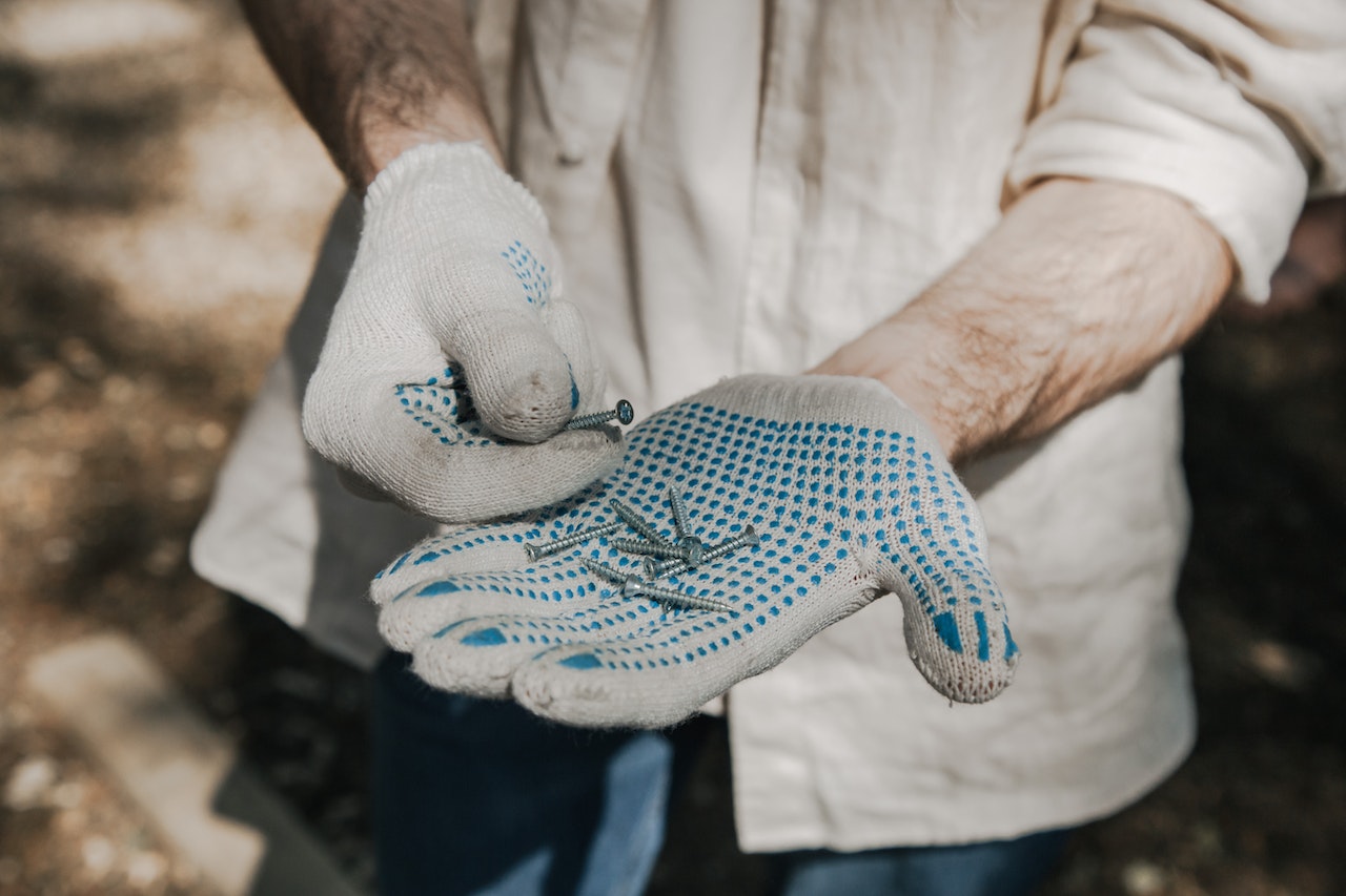 A beginner's Guide to Using Self-Tapping Screws - Harfington Blog
